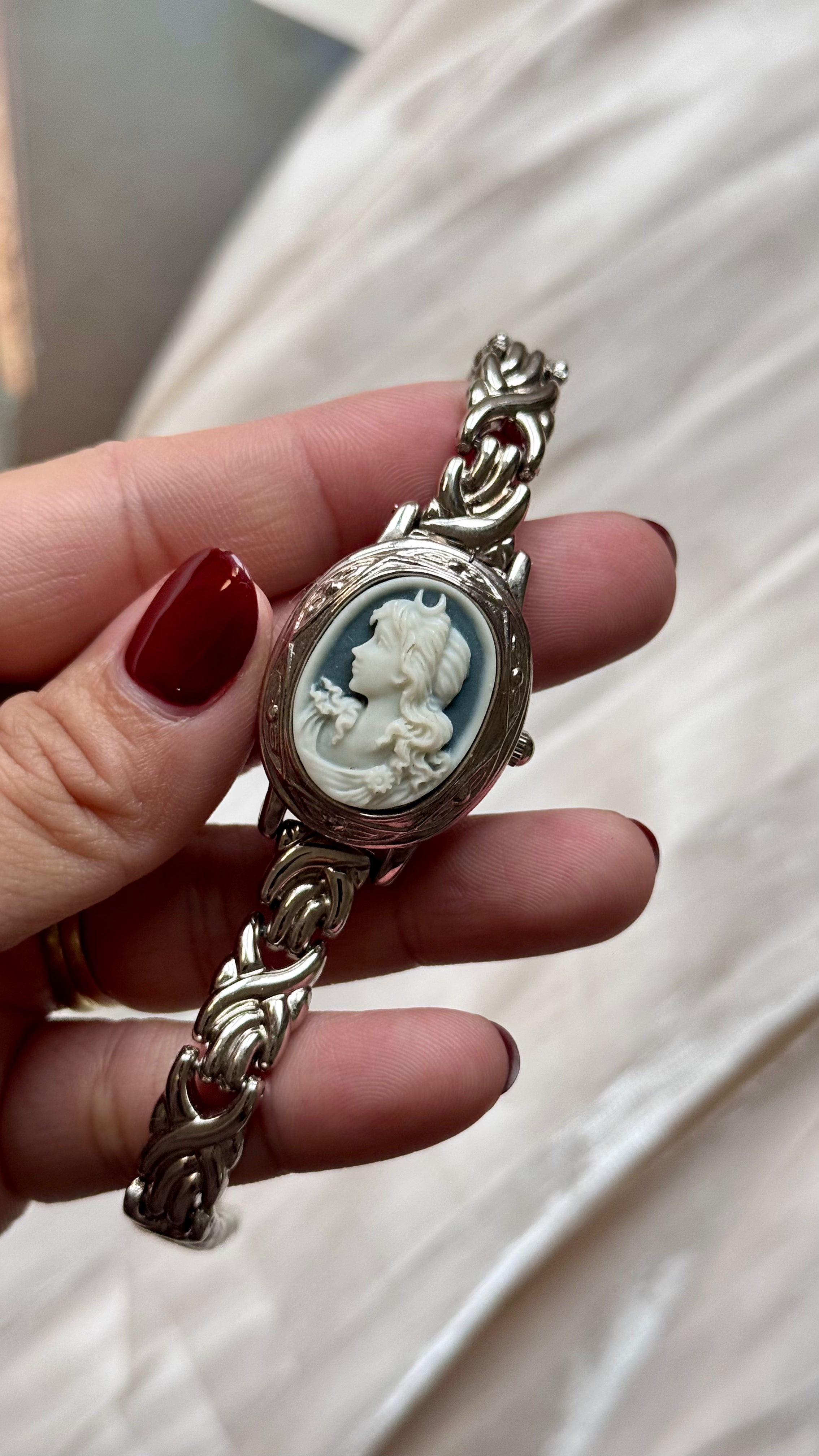 Valentino Michelle Cameo Peekaboo vintage ladies watch – Relic Essentials